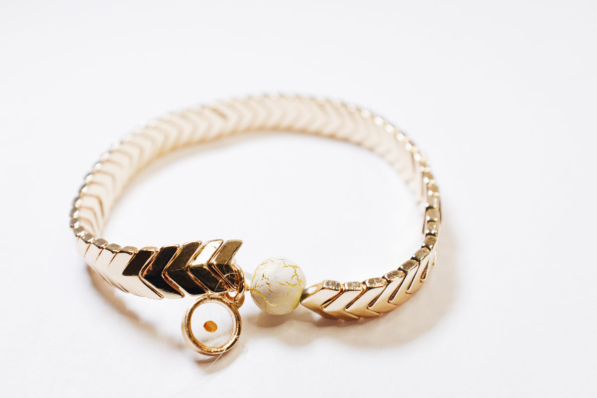 Golden Lights – Esther Sky